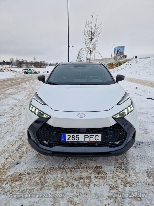 White Toyota C-HR 2024 in Tallinn, with an engine capacity of 1.80 L and mileage of 15 thousand km for 34900 €, photo 3 on AUTOMOTO.COM.LV