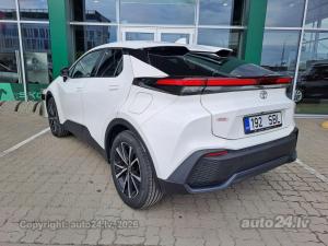 White Toyota C-HR 2024 in Tartu, with an engine capacity of 1.80 L and mileage of 18 thousand km for 29000 €, photo 3 on AUTOMOTO.COM.LV