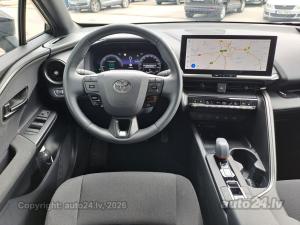 White Toyota C-HR 2024 in Tartu, with an engine capacity of 1.80 L and mileage of 18 thousand km for 29000 €, photo 4 on AUTOMOTO.COM.LV