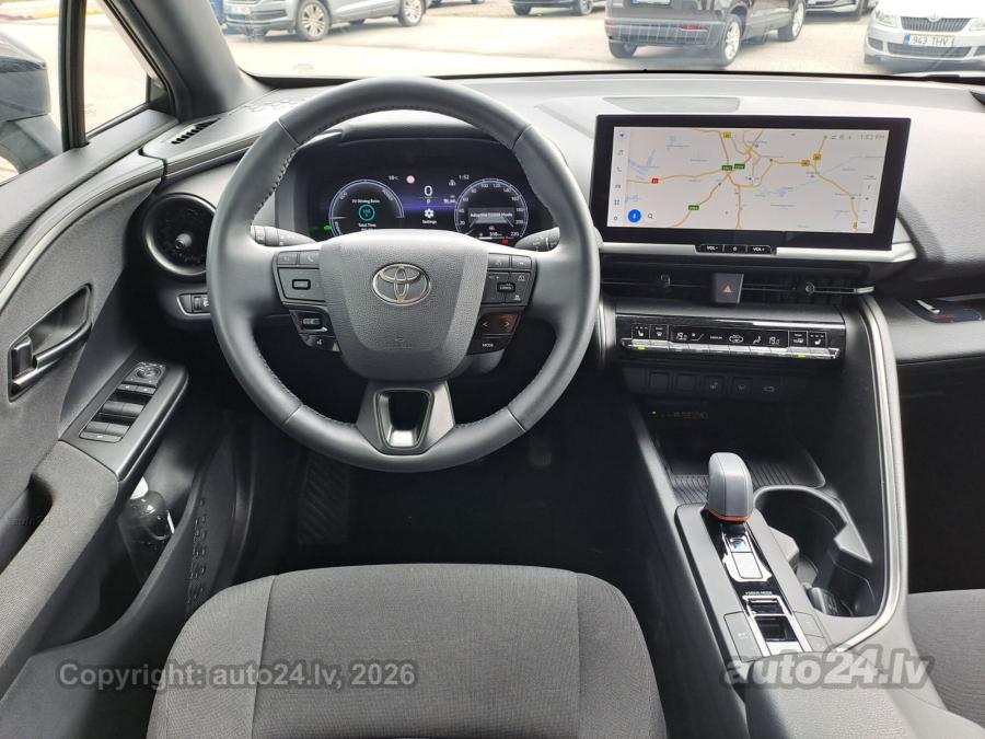 White Toyota C-HR 2024 in Tartu, with an engine capacity of 1.80 L and mileage of 18 thousand km for 29000 €, photo 4 on AUTOMOTO.COM.LV