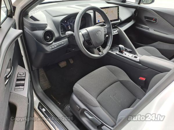 Balts Toyota C-HR 2024 Tartu, ar dzinēja tilpumu 1.80 L un nobraukumu 18 tūkst. km par 29000 €, foto 4 vietnē AUTOMOTO.COM.LV