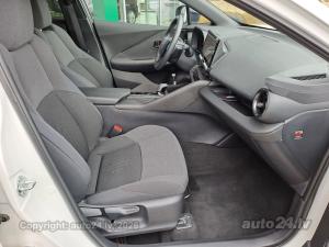 White Toyota C-HR 2024 in Tartu, with an engine capacity of 1.80 L and mileage of 18 thousand km for 29000 €, photo 6 on AUTOMOTO.COM.LV