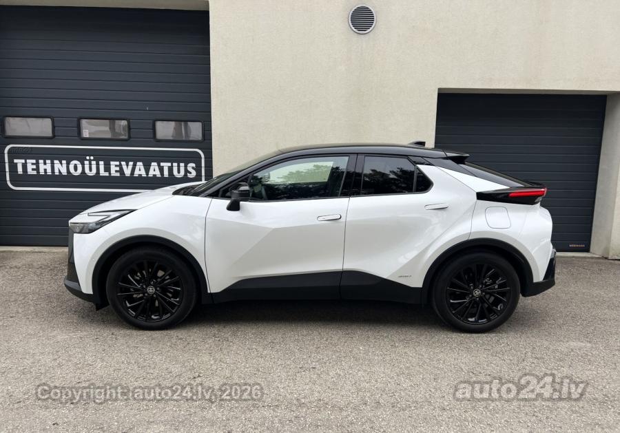 White Toyota C-HR 2024 in Parnu, with an engine capacity of 2.00 L and mileage of 19 thousand km for 39990 €, photo 3 on AUTOMOTO.COM.LV