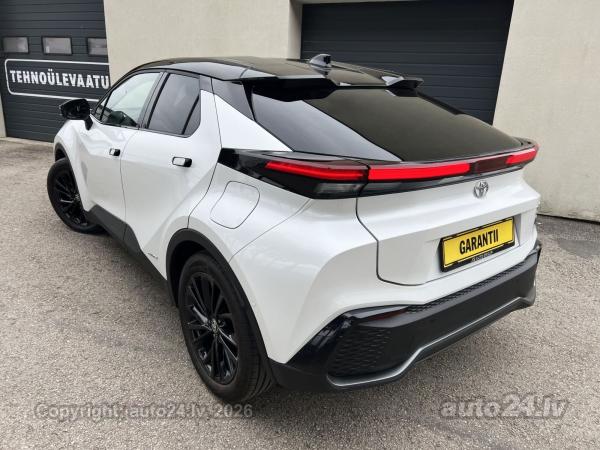 White Toyota C-HR 2024 in Parnu, with an engine capacity of 2.00 L and mileage of 19 thousand km for 39990 €, photo 3 on AUTOMOTO.COM.LV