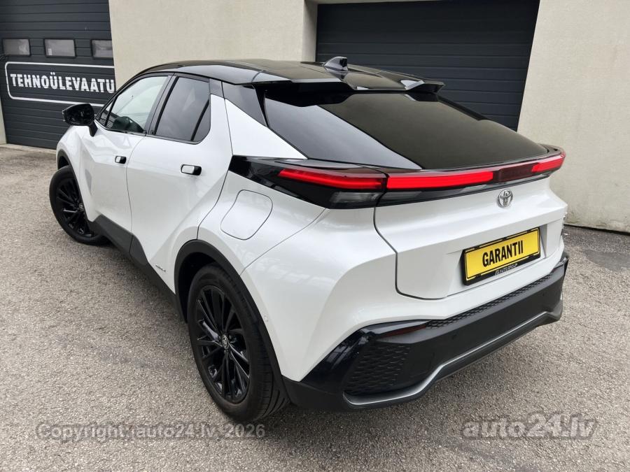 White Toyota C-HR 2024 in Parnu, with an engine capacity of 2.00 L and mileage of 19 thousand km for 39990 €, photo 4 on AUTOMOTO.COM.LV
