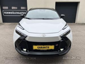 White Toyota C-HR 2024 in Parnu, with an engine capacity of 2.00 L and mileage of 19 thousand km for 39990 €, photo 6 on AUTOMOTO.COM.LV