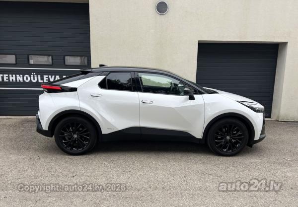 White Toyota C-HR 2024 in Parnu, with an engine capacity of 2.00 L and mileage of 19 thousand km for 39990 €, photo 7 on AUTOMOTO.COM.LV
