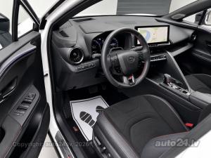 White Toyota C-HR 2024 in Parnu, with an engine capacity of 2.00 L and mileage of 19 thousand km for 39990 €, photo 11 on AUTOMOTO.COM.LV
