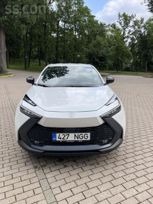 Balts Toyota C-HR 2024 Rīga, ar dzinēja tilpumu 1.80 L un nobraukumu 51 tūkst. km par 26900 €, foto  vietnē AUTOMOTO.COM.LV