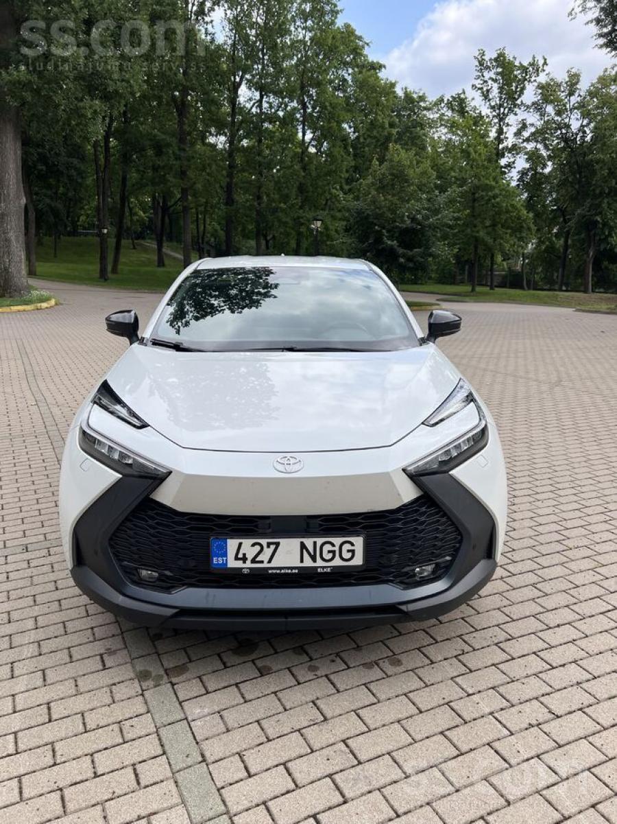 Balts Toyota C-HR 2024 Rīga, ar dzinēja tilpumu 1.80 L un nobraukumu 51 tūkst. km par 26900 €, foto 1 vietnē AUTOMOTO.COM.LV