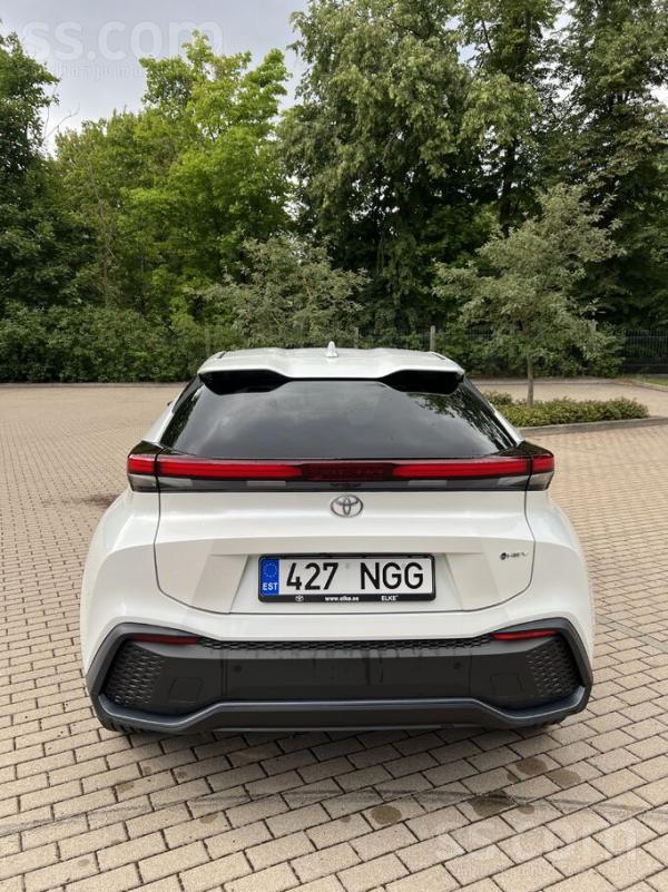 Balts Toyota C-HR 2024 Rīga, ar dzinēja tilpumu 1.80 L un nobraukumu 51 tūkst. km par 26900 €, foto 2 vietnē AUTOMOTO.COM.LV