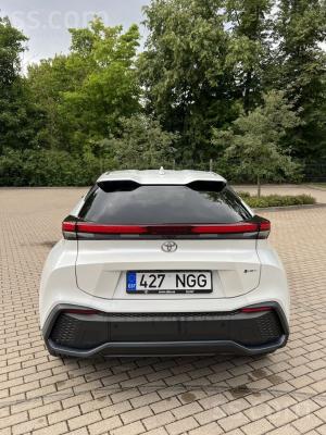 Balts Toyota C-HR 2024 Rīga, ar dzinēja tilpumu 1.80 L un nobraukumu 51 tūkst. km par 26900 €, foto 3 vietnē AUTOMOTO.COM.LV