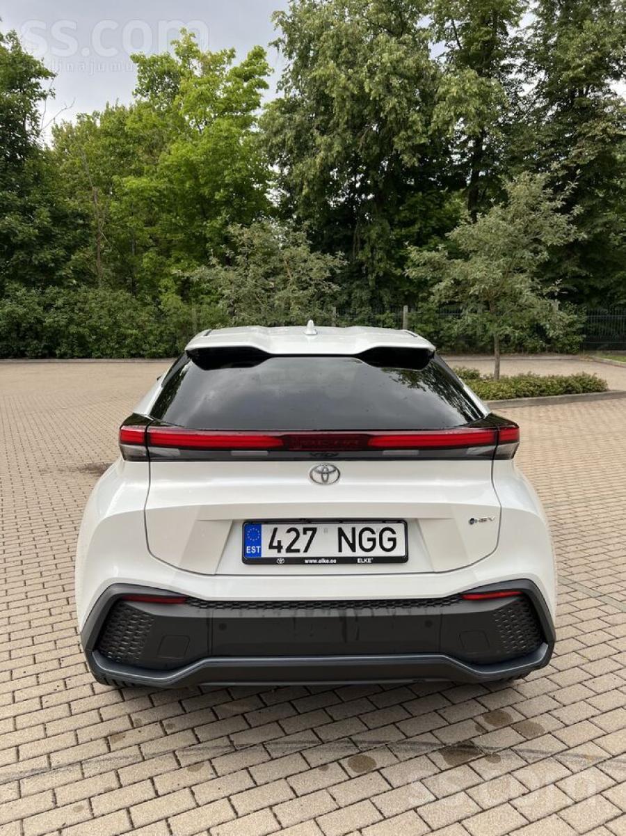 Balts Toyota C-HR 2024 Rīga, ar dzinēja tilpumu 1.80 L un nobraukumu 51 tūkst. km par 26900 €, foto 3 vietnē AUTOMOTO.COM.LV