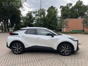 Balts Toyota C-HR 2024 Rīga, ar dzinēja tilpumu 1.80 L un nobraukumu 51 tūkst. km par 26900 €, foto 4 vietnē AUTOMOTO.COM.LV