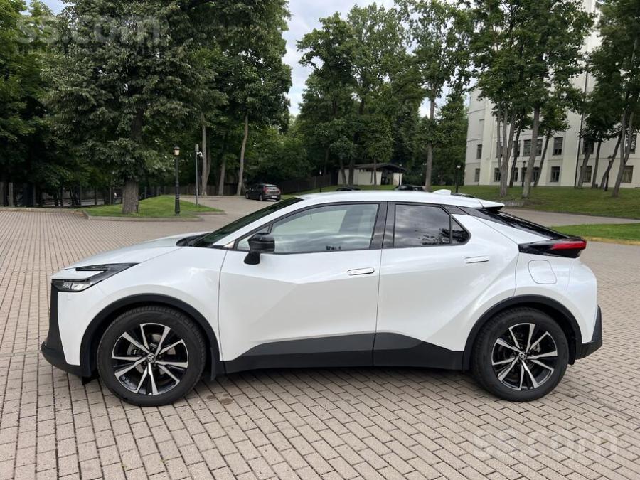 Balts Toyota C-HR 2024 Rīga, ar dzinēja tilpumu 1.80 L un nobraukumu 51 tūkst. km par 26900 €, foto 5 vietnē AUTOMOTO.COM.LV