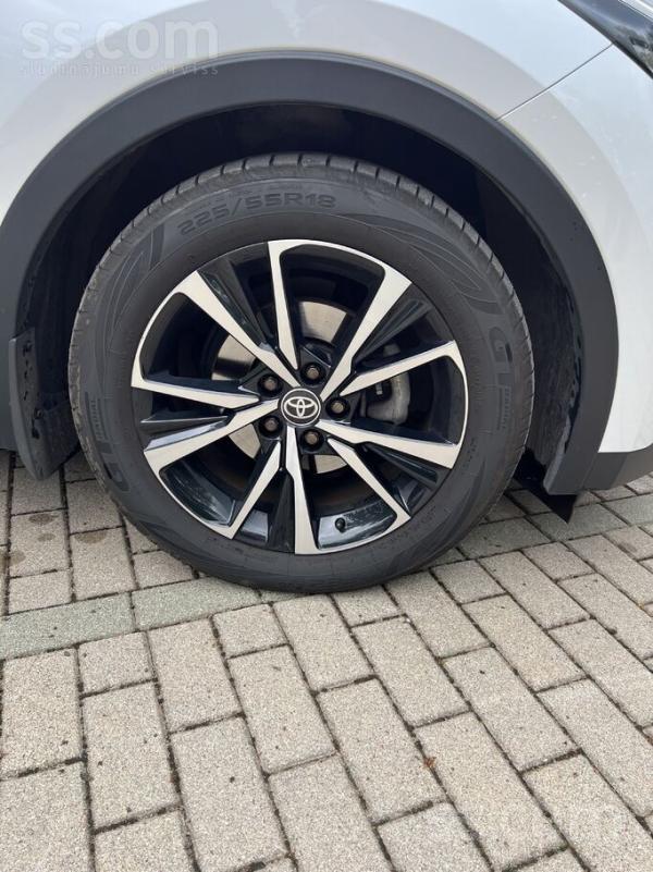 Balts Toyota C-HR 2024 Rīga, ar dzinēja tilpumu 1.80 L un nobraukumu 51 tūkst. km par 26900 €, foto 5 vietnē AUTOMOTO.COM.LV