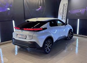 Белый Тойота C-HR 2024 в Авиженяй, объемом двигателя 1.80 л и пробегом 45 тыс. км за 26500 €, фото 3 на AUTOMOTO.COM.LV