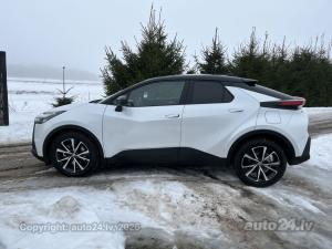 Белый Тойота C-HR 2025 в Таллин, объемом двигателя 2.00 л и пробегом 0 тыс. км за 38900 €, фото 2 на AUTOMOTO.COM.LV