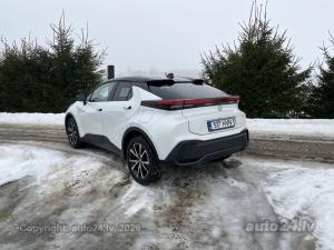 Белый Тойота C-HR 2025 в Таллин, объемом двигателя 2.00 л и пробегом 0 тыс. км за 38900 €, фото 3 на AUTOMOTO.COM.LV