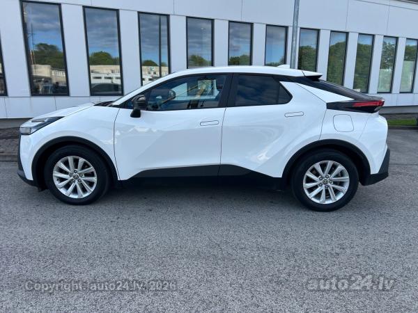 White Toyota C-HR 2025 in Tallinn, with an engine capacity of 1.80 L and mileage of 120 thousand km for 24999 €, photo 8 on AUTOMOTO.COM.LV