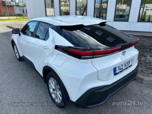 White Toyota C-HR 2025 in Tallinn, with an engine capacity of 1.80 L and mileage of 120 thousand km for 24999 €, photo 9 on AUTOMOTO.COM.LV