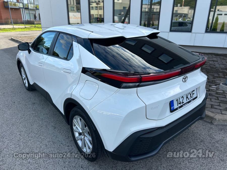White Toyota C-HR 2025 in Tallinn, with an engine capacity of 1.80 L and mileage of 120 thousand km for 24999 €, photo 9 on AUTOMOTO.COM.LV