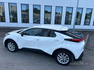 White Toyota C-HR 2025 in Tallinn, with an engine capacity of 1.80 L and mileage of 120 thousand km for 24999 €, photo 11 on AUTOMOTO.COM.LV