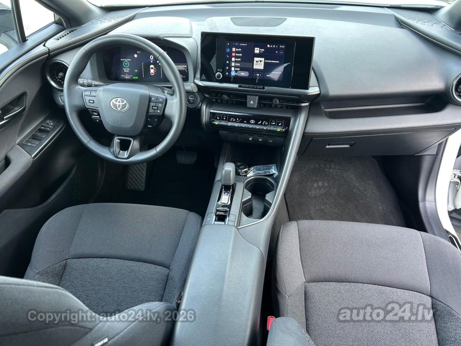 White Toyota C-HR 2025 in Tallinn, with an engine capacity of 1.80 L and mileage of 120 thousand km for 24999 €, photo 13 on AUTOMOTO.COM.LV