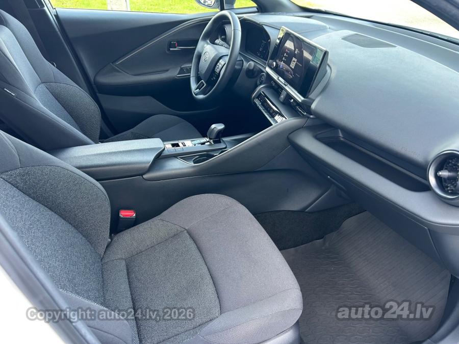 White Toyota C-HR 2025 in Tallinn, with an engine capacity of 1.80 L and mileage of 120 thousand km for 24999 €, photo 14 on AUTOMOTO.COM.LV
