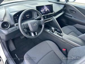 White Toyota C-HR 2025 in Tallinn, with an engine capacity of 1.80 L and mileage of 120 thousand km for 24999 €, photo 15 on AUTOMOTO.COM.LV