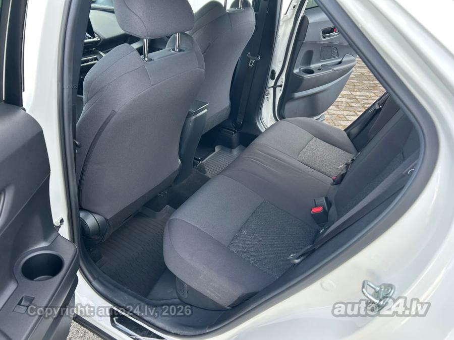 White Toyota C-HR 2025 in Tallinn, with an engine capacity of 1.80 L and mileage of 120 thousand km for 24999 €, photo 16 on AUTOMOTO.COM.LV