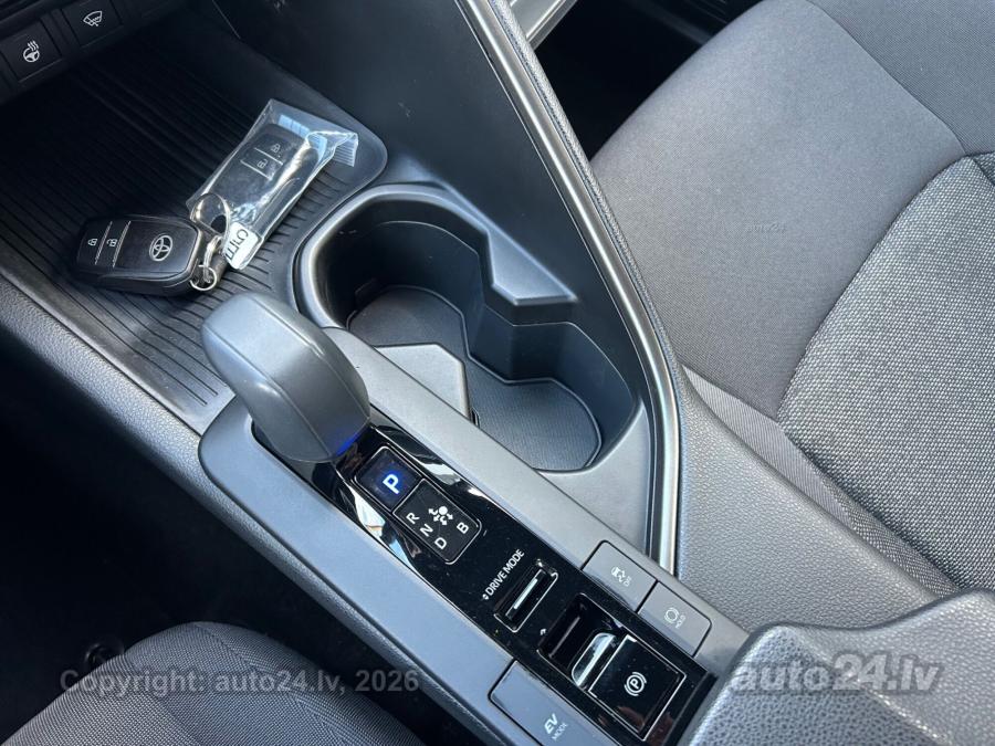 White Toyota C-HR 2025 in Tallinn, with an engine capacity of 1.80 L and mileage of 120 thousand km for 24999 €, photo 18 on AUTOMOTO.COM.LV