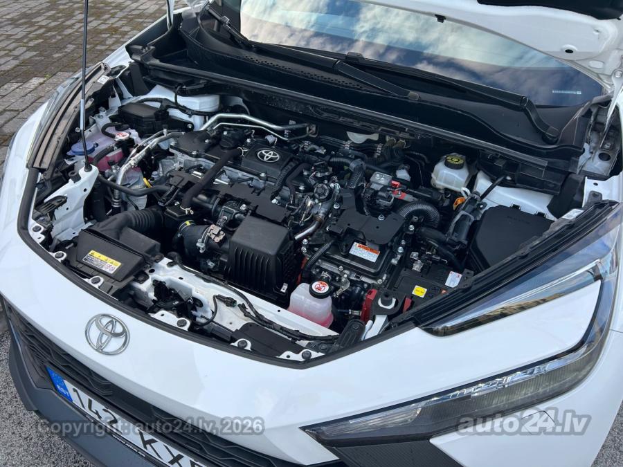 White Toyota C-HR 2025 in Tallinn, with an engine capacity of 1.80 L and mileage of 120 thousand km for 24999 €, photo 22 on AUTOMOTO.COM.LV