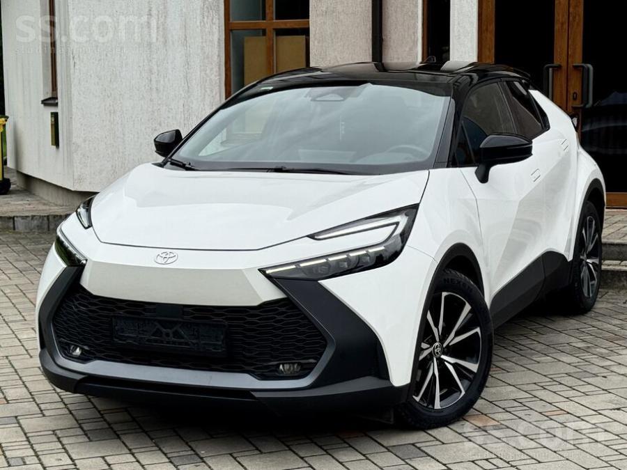 Белый Тойота C-HR 2025 в Елгава, объемом двигателя 1.80 л и пробегом 25 тыс. км за 26800 €, фото 1 на AUTOMOTO.COM.LV