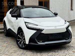 Белый Тойота C-HR 2025 в Елгава, объемом двигателя 1.80 л и пробегом 25 тыс. км за 26800 €, фото 3 на AUTOMOTO.COM.LV