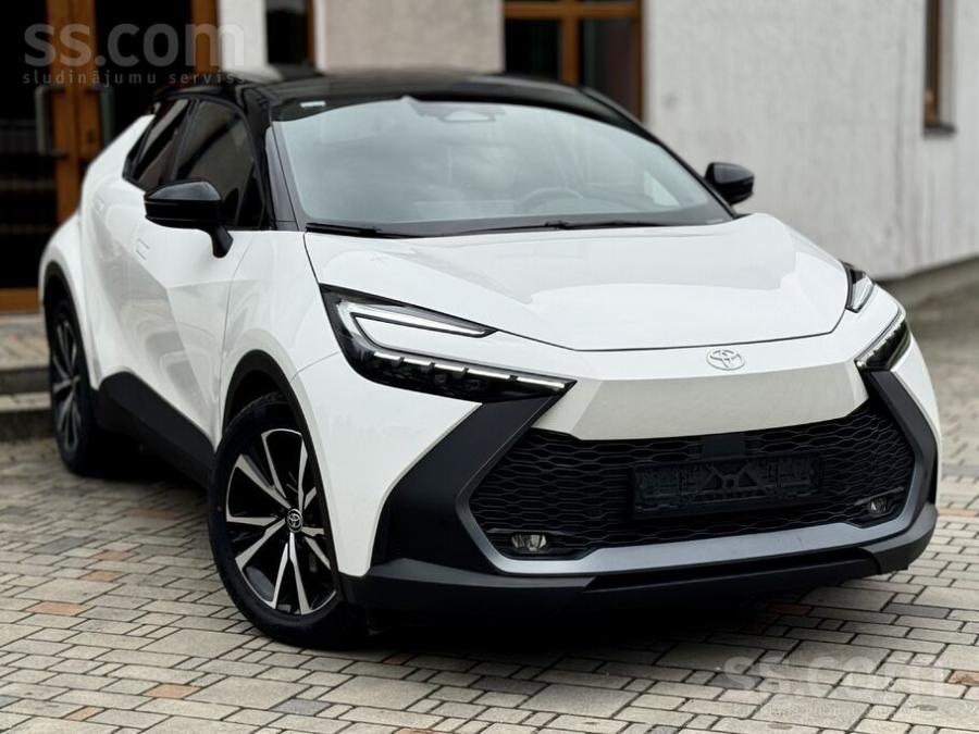 Белый Тойота C-HR 2025 в Елгава, объемом двигателя 1.80 л и пробегом 25 тыс. км за 26800 €, фото 3 на AUTOMOTO.COM.LV
