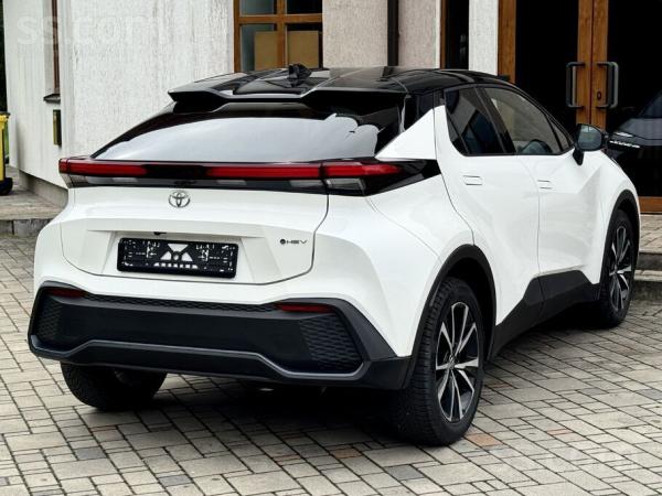 Тойота C-HR 2025 в Елгава на AUTOMOTO.COM.LV Белый Тойота C-HR 2025 в Елгава, объемом двигателя 1.80 л и пробегом 25 тыс. км за 26800 €, фото 4 на AUTOMOTO.COM.LV