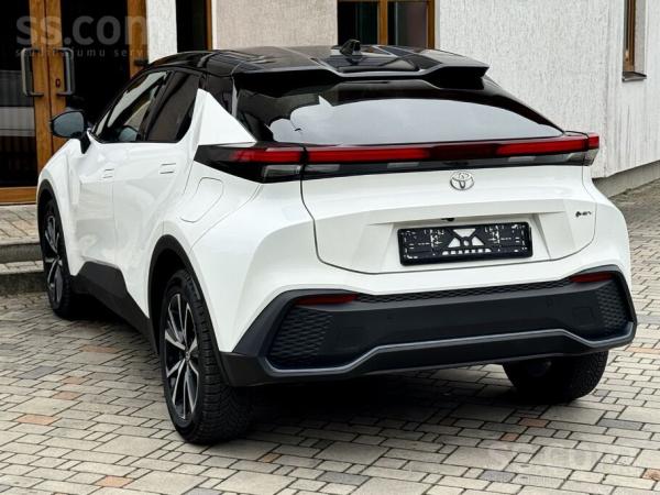 Тойота C-HR 2025 в Елгава на AUTOMOTO.COM.LV Белый Тойота C-HR 2025 в Елгава, объемом двигателя 1.80 л и пробегом 25 тыс. км за 26800 €, фото 5 на AUTOMOTO.COM.LV