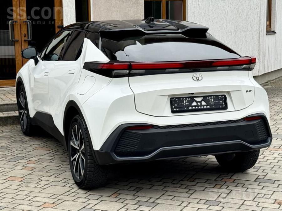Белый Тойота C-HR 2025 в Елгава, объемом двигателя 1.80 л и пробегом 25 тыс. км за 26800 €, фото 5 на AUTOMOTO.COM.LV