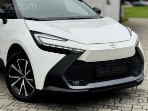 Белый Тойота C-HR 2025 в Елгава, объемом двигателя 1.80 л и пробегом 25 тыс. км за 26800 €, фото 12 на AUTOMOTO.COM.LV