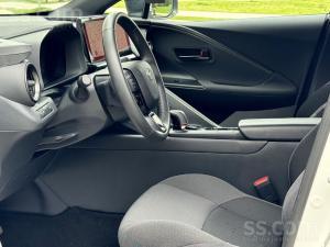 Белый Тойота C-HR 2025 в Елгава, объемом двигателя 1.80 л и пробегом 25 тыс. км за 26800 €, фото 20 на AUTOMOTO.COM.LV
