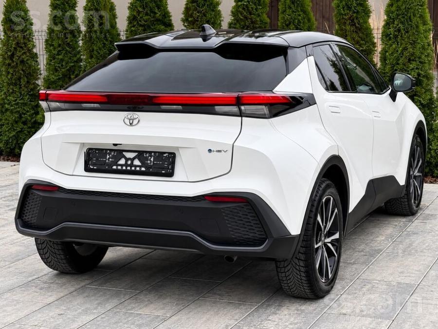 Balts Toyota C-HR 2025 Jelgava, ar dzinēja tilpumu 1.80 L un nobraukumu 25 tūkst. km par 25900 €, foto 4 vietnē AUTOMOTO.COM.LV