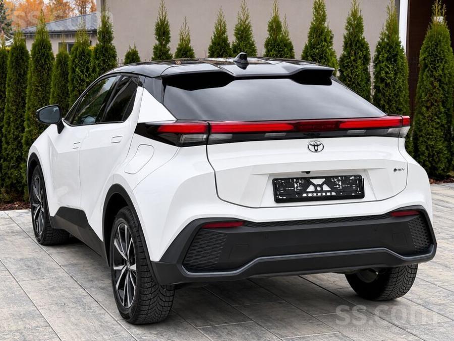 Balts Toyota C-HR 2025 Jelgava, ar dzinēja tilpumu 1.80 L un nobraukumu 25 tūkst. km par 25900 €, foto 5 vietnē AUTOMOTO.COM.LV