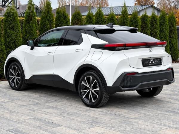 White Toyota C-HR 2025 in Jelgava, with an engine capacity of 1.80 L and mileage of 25 thousand km for 25900 €, photo 11 on AUTOMOTO.COM.LV