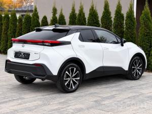 Balts Toyota C-HR 2025 Jelgava, ar dzinēja tilpumu 1.80 L un nobraukumu 25 tūkst. km par 25900 €, foto 12 vietnē AUTOMOTO.COM.LV