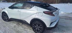 White Toyota C-HR 2018 in Taurage, with an engine capacity of 1.80 L and mileage of 183 thousand km for 15200 €, photo 4 on AUTOMOTO.COM.LV