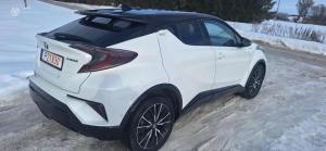 White Toyota C-HR 2018 in Taurage, with an engine capacity of 1.80 L and mileage of 183 thousand km for 15200 €, photo 7 on AUTOMOTO.COM.LV
