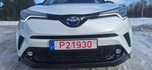 White Toyota C-HR 2018 in Taurage, with an engine capacity of 1.80 L and mileage of 183 thousand km for 15200 €, photo 13 on AUTOMOTO.COM.LV