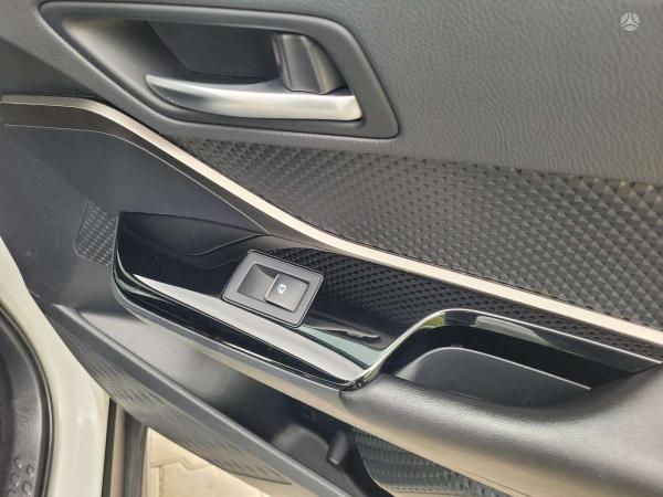 Balts Toyota C-HR 2019 Viļņa, ar dzinēja tilpumu 1.86 L un nobraukumu 176 tūkst. km par 16800 €, foto 9 vietnē AUTOMOTO.COM.LV