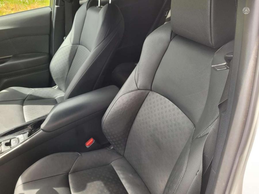 Белый Тойота C-HR 2019 в Вильнюс, объемом двигателя 1.86 л и пробегом 176 тыс. км за 16800 €, фото 20 на AUTOMOTO.COM.LV